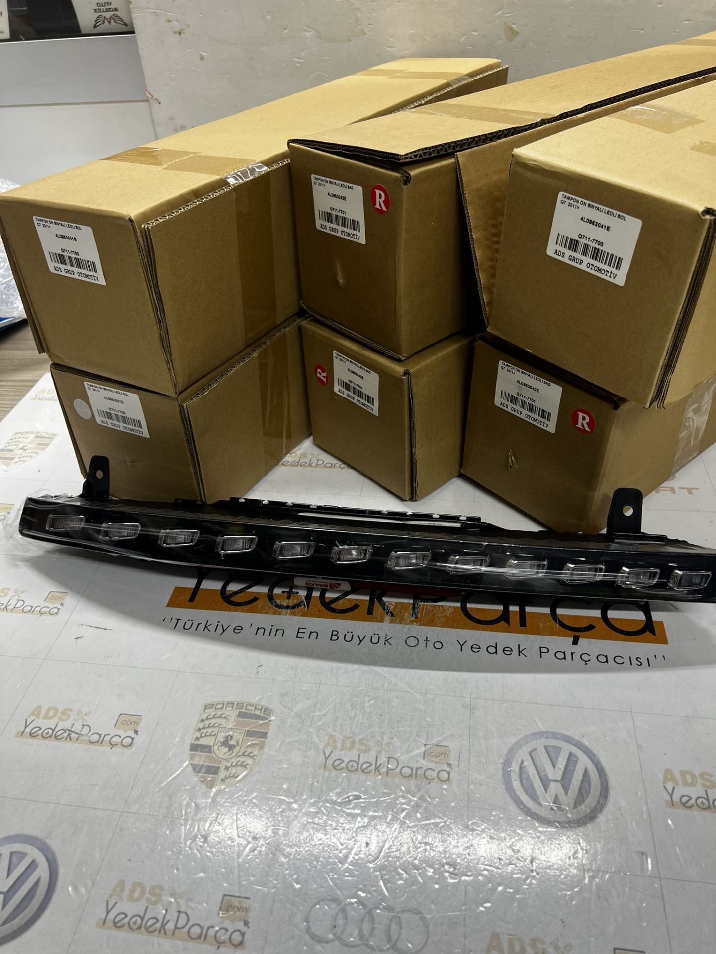 Audi Q7 2010 - 2015 Sol Sinyal Lambası Ön Tampon ( Logo Silinmiş )